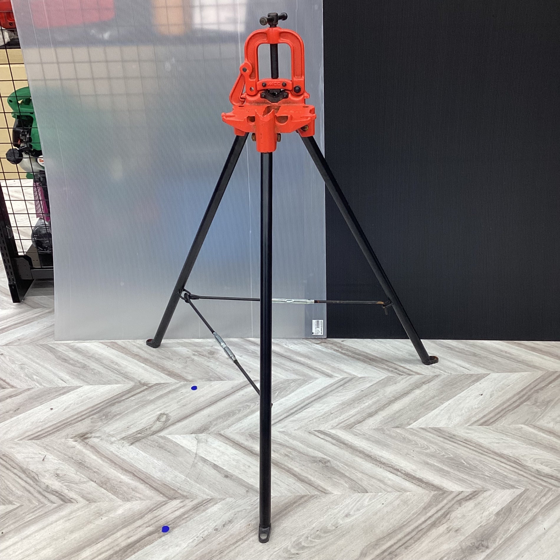 【店頭受取り限定】〇MCC 脚付パイプバイス VL-NO.0 VL-N00【越谷店】 – アクトツールオンラインショップ