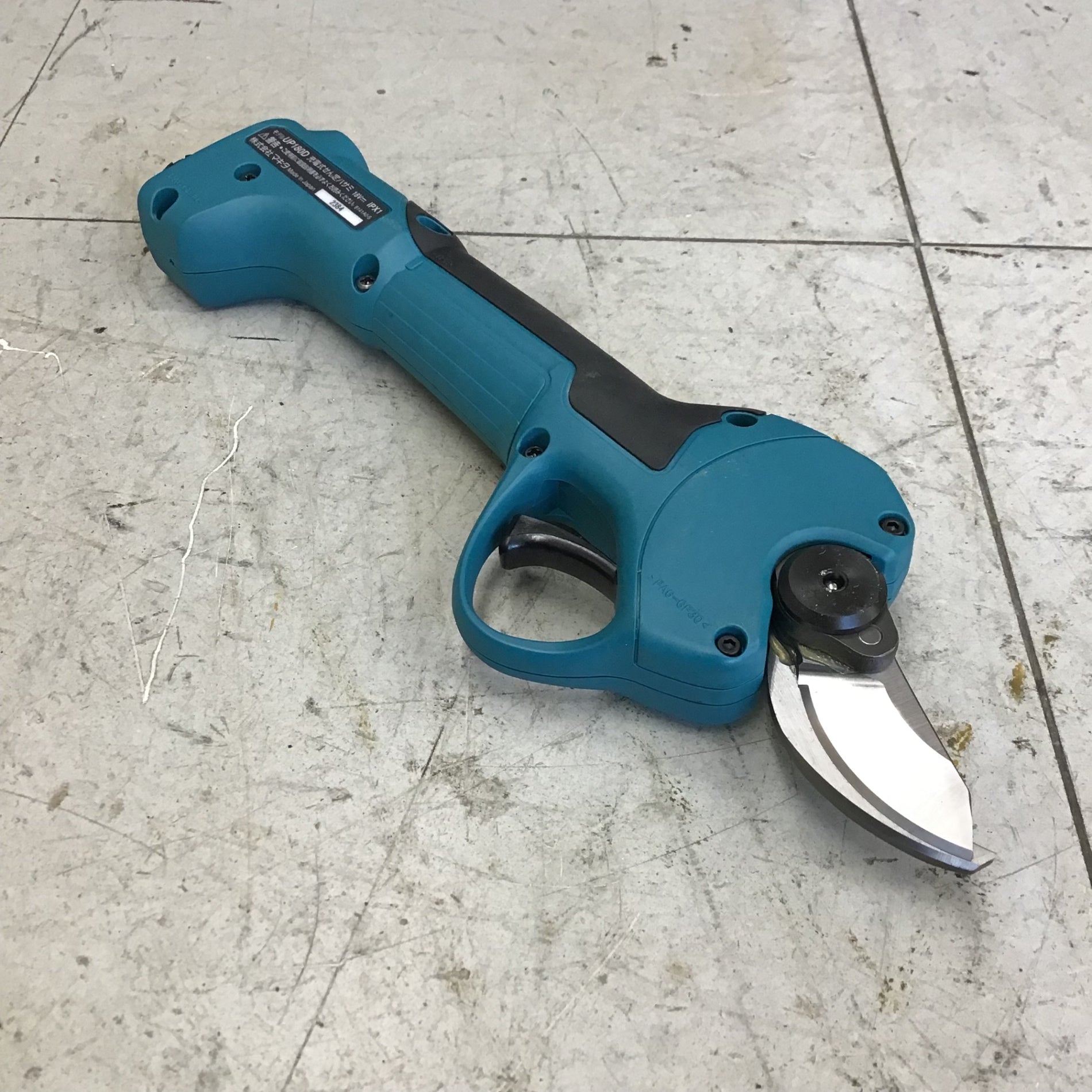 中古美品】マキタ/makita 18V充電式せん定ハサミ UP180DZK 中古美品】マキタ/makita 18V充電式せん定ハサミ UP180DZK