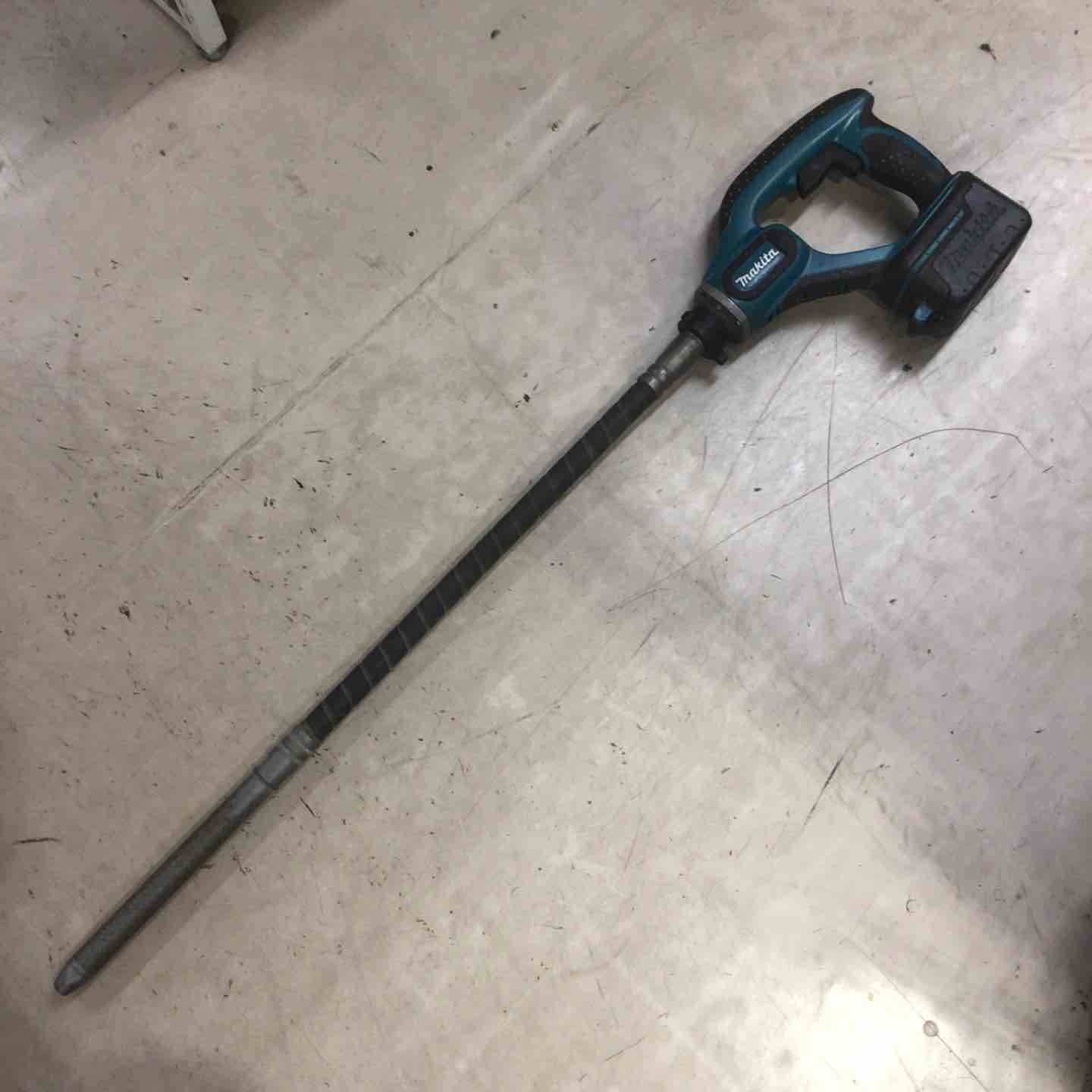 マキタ(makita) コードレスコンクリートバイブレータ VR350DZ【藤沢店】 – アクトツールオンラインショップ