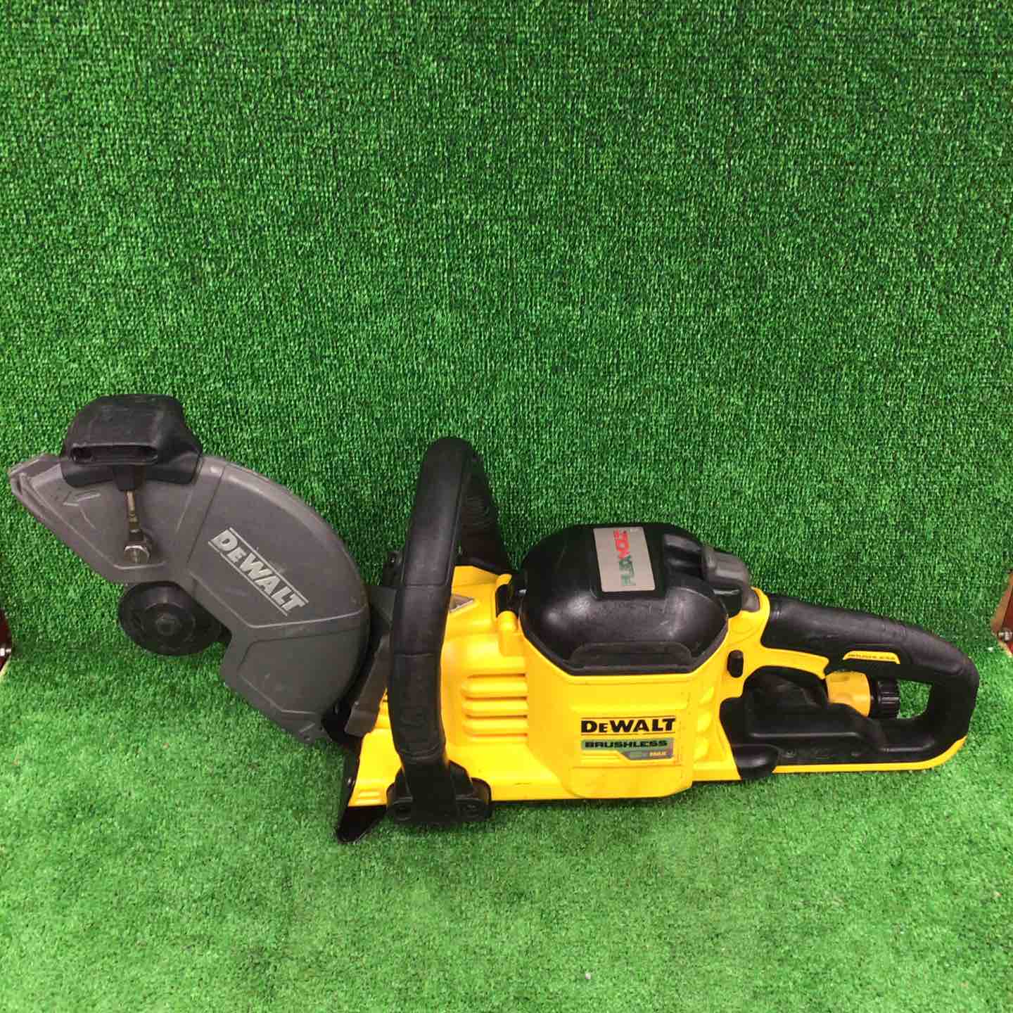 DEWALT（デウォルト） FLEXVOLT Cutoff Saw モデル：DCS690 本体のみ【川崎店】 – アクトツールオンラインショップ