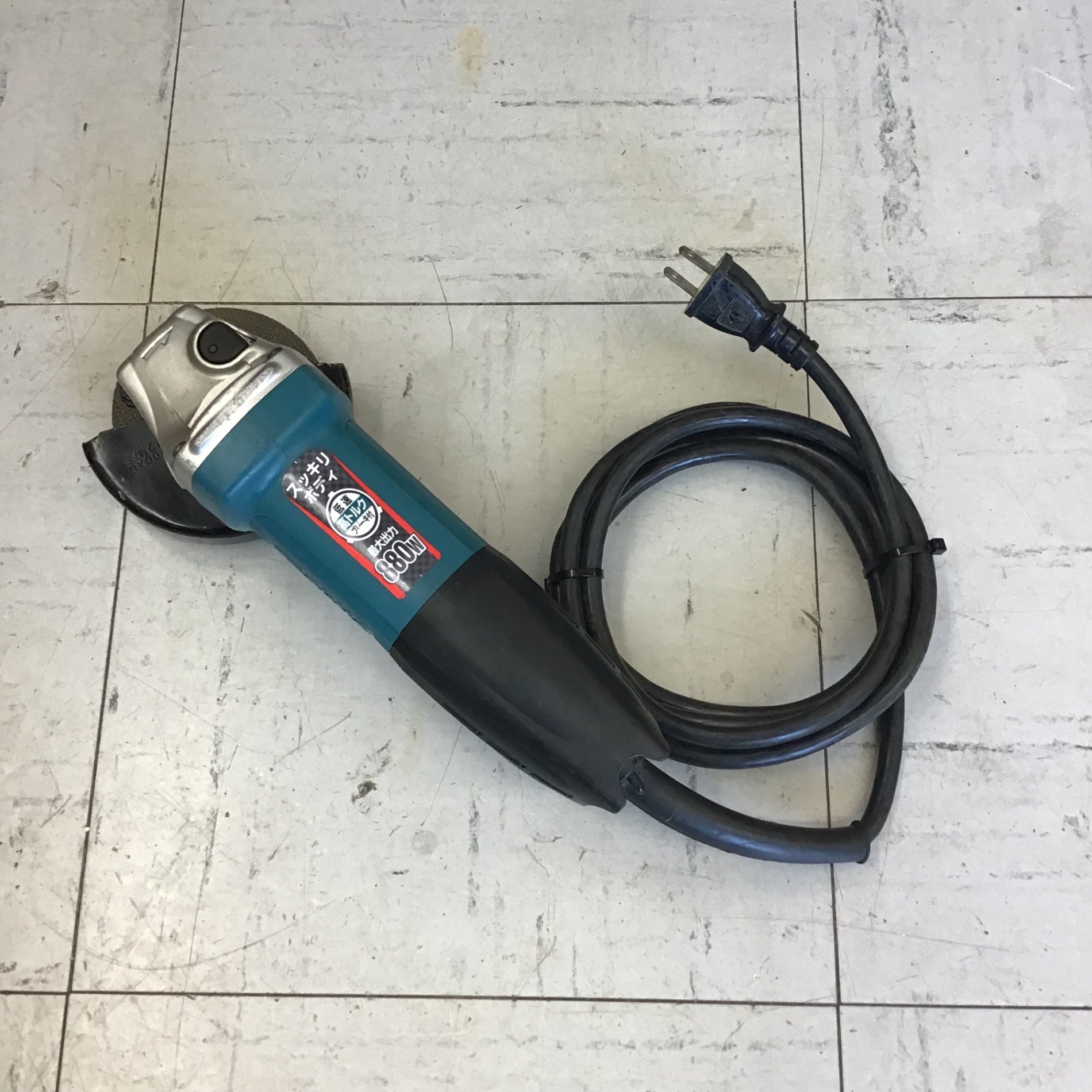 【中古品】 マキタ/makita 100mmディスクグラインダ・GA4033 【鴻巣店】 – アクトツールオンラインショップ