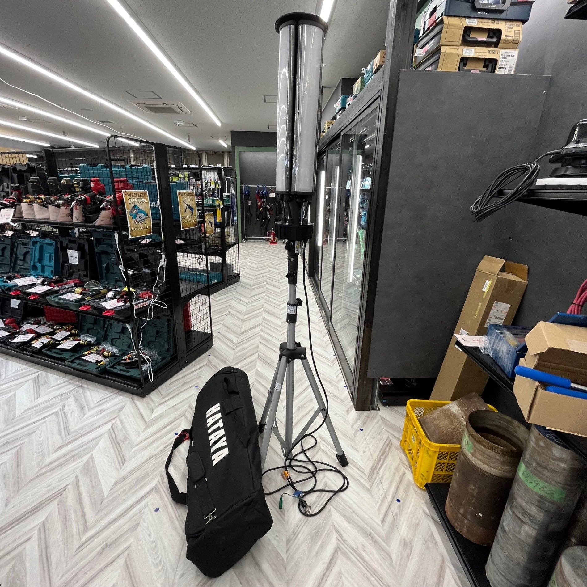 HATAYA ハタヤ LEDライト LLF-240K 三脚付き LEDヒビ有 【越谷店】 – アクトツールオンラインショップ